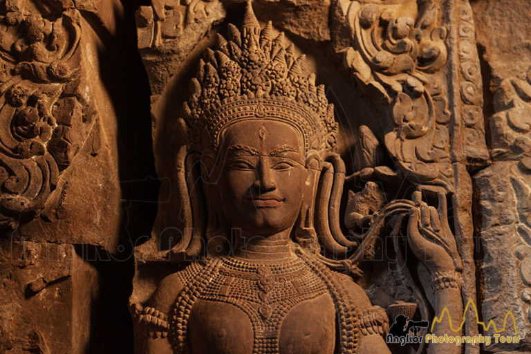 Apsaras and Devatas in the temples of Angkor
